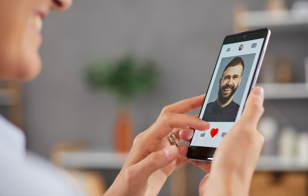 7 Expert Tips for Creating the Best Dating Profile — Best Life