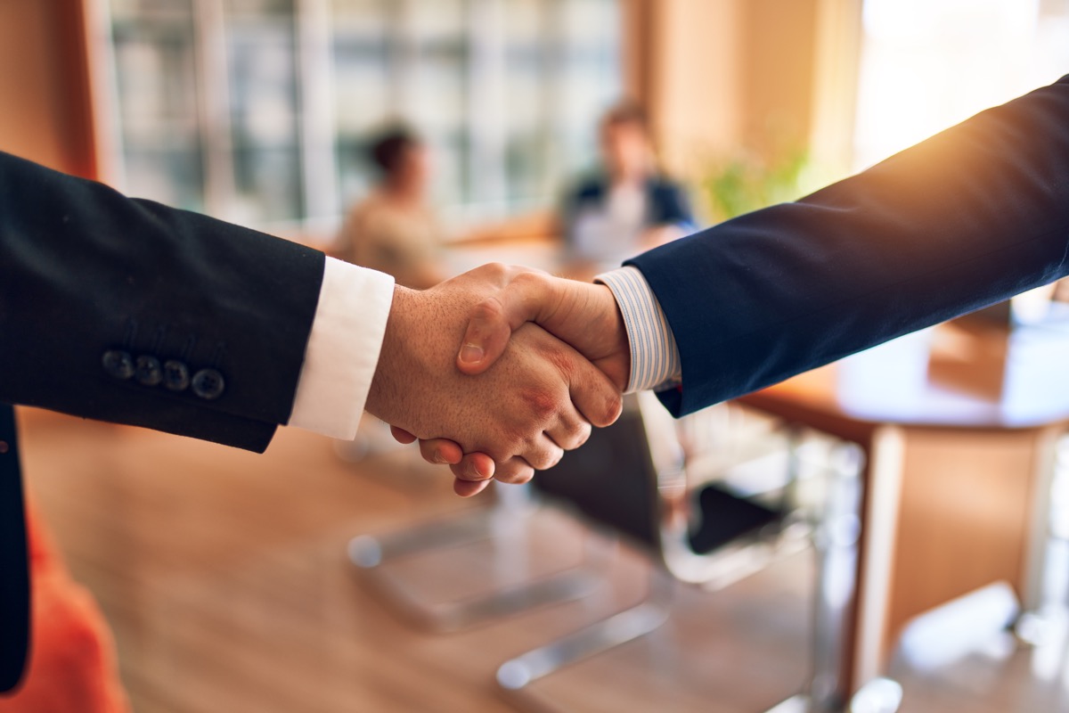How to Meet New People: 20 Activities to Help You Make Friends