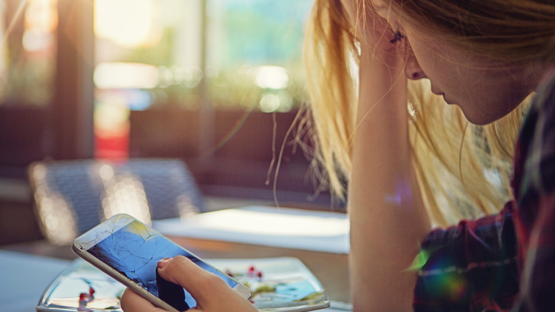 When to Replace Your Smartphone, According to Experts