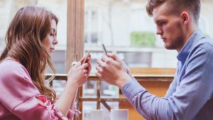 10 Red Flags About Your Partner's Texts