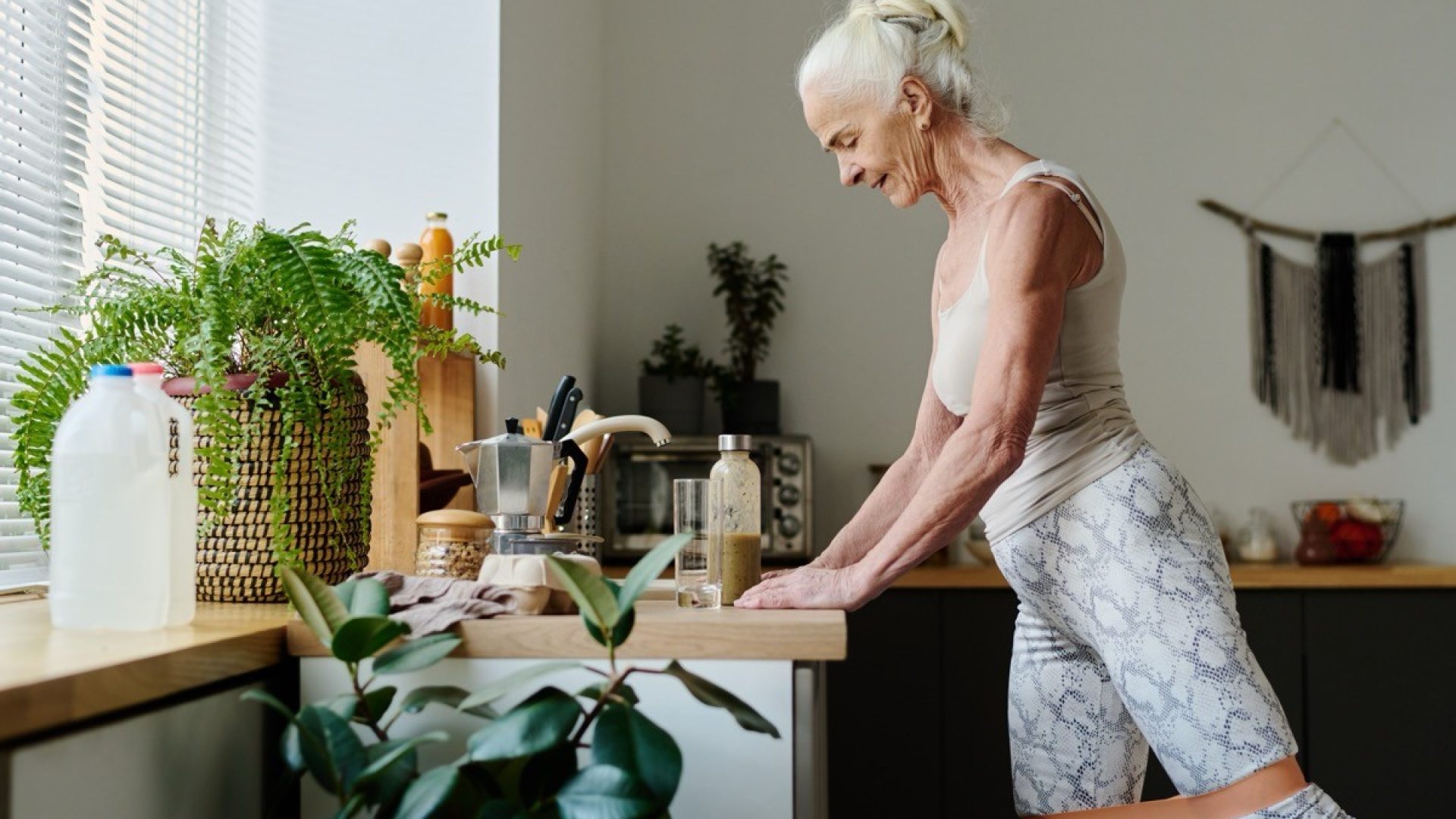 The Kitchen Counter Workout Is Perfect for Seniors