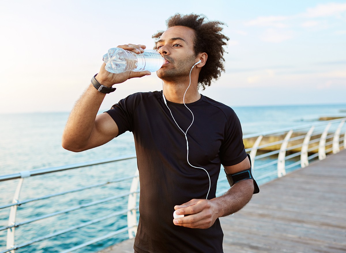 Nutritionists Say You’re Probably Drinking Water All Wrong