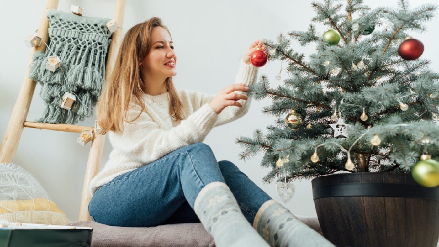 6 Cute and Cheap Christmas Trees for Small Spaces