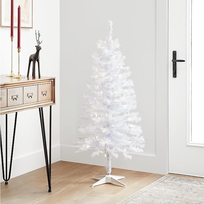 6 Cute and Cheap Christmas Trees for Small Spaces