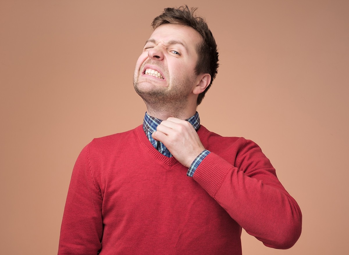 10 Signs Your Clothes Don’t Look Good on You, Stylists Say
