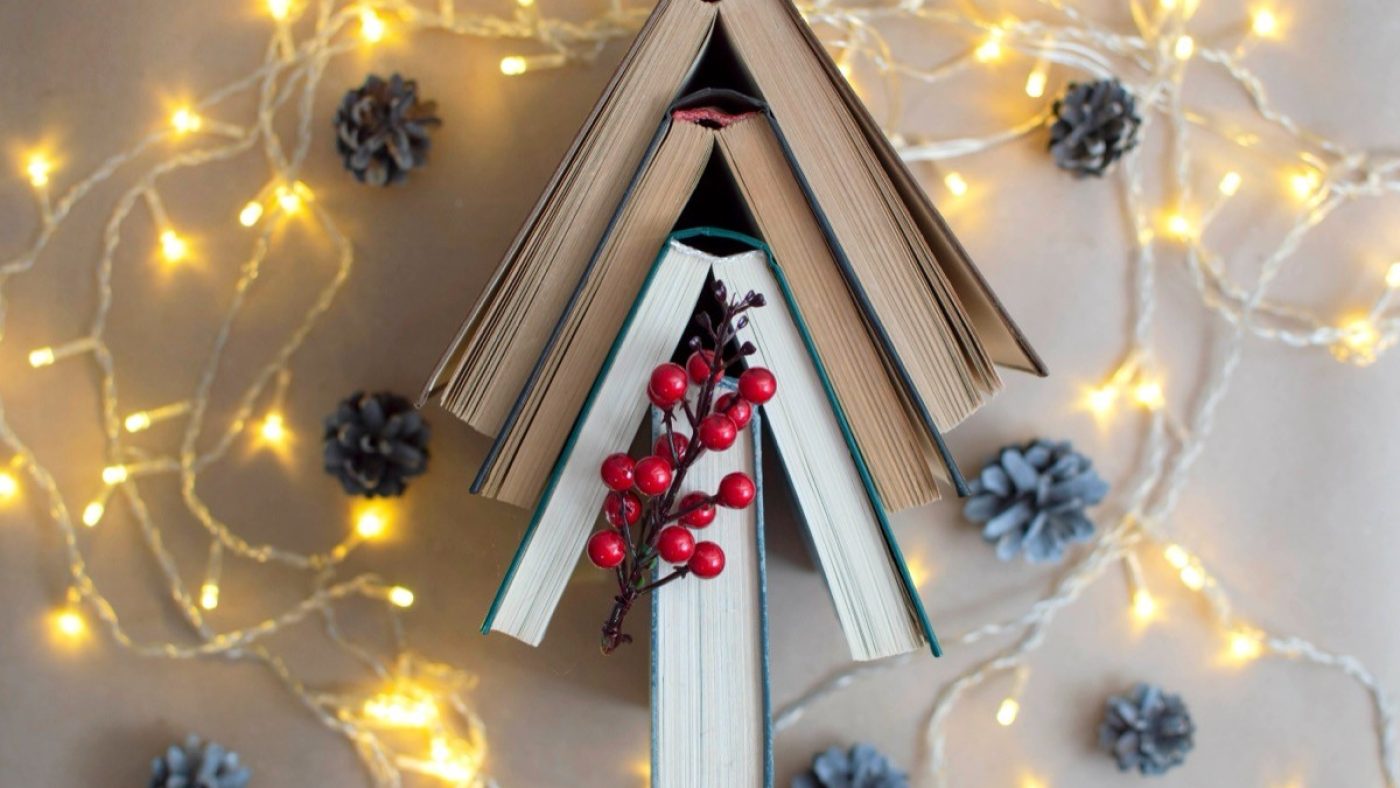 These Christmas "Trees" Are Easy DIY Projects for Book Lovers