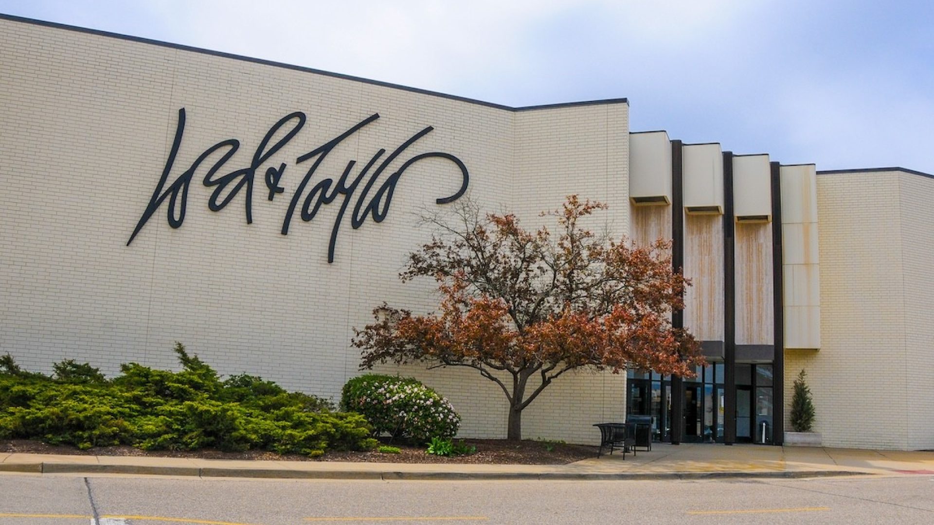 Lord & Taylor Is Making a Comeback
