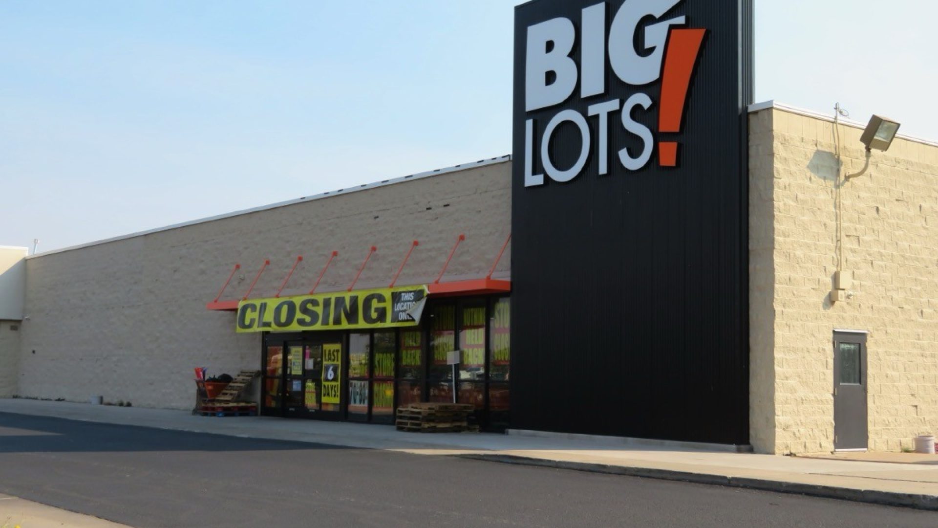 Big Lots Closes Deal to Keep Hundreds of Stores Open