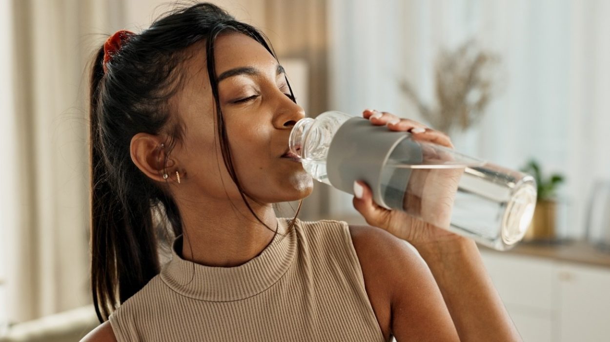10 Signs You're Not Drinking Enough Water