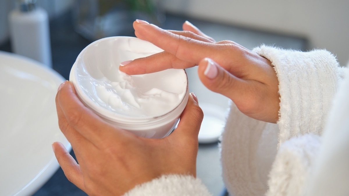 What Is Urea? Dermatologists Explain the Skincare Ingredient