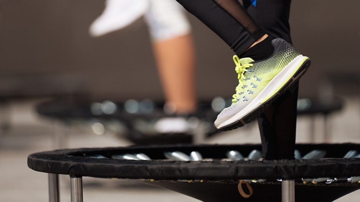 10-Minute Trampoline Workout Is More Effective Than a Run
