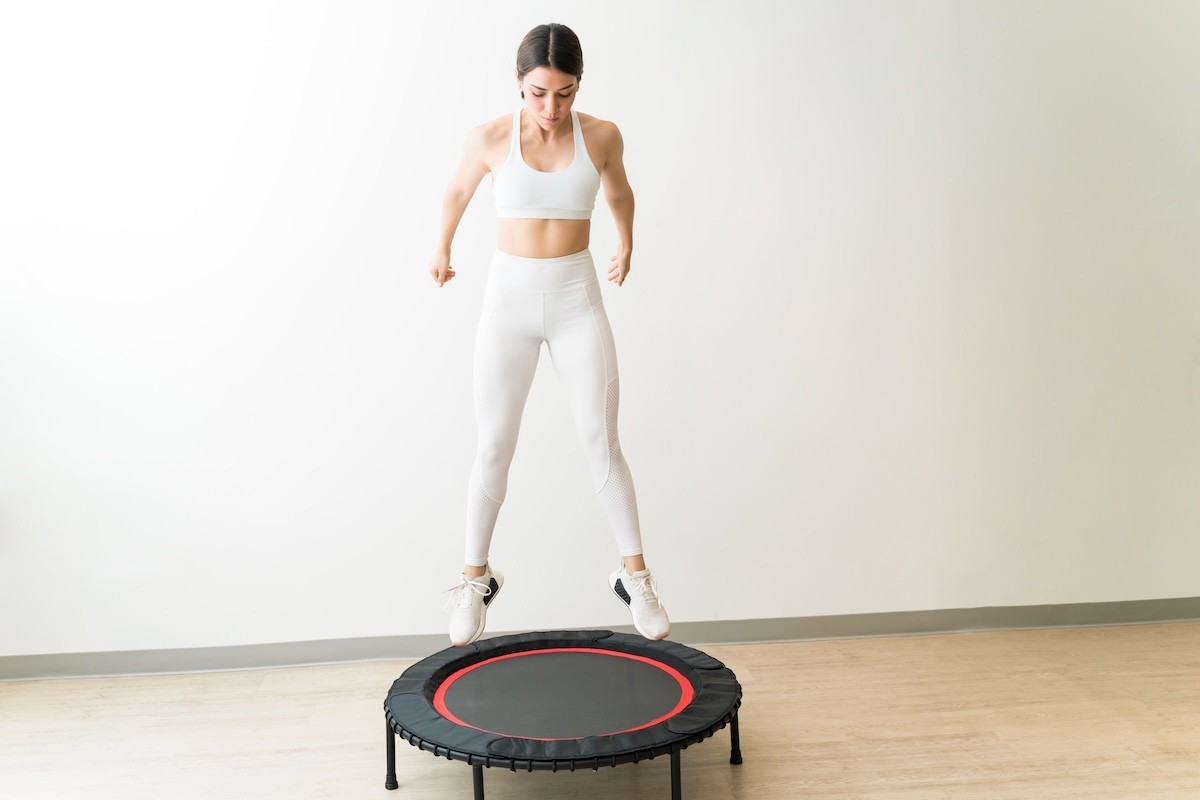 10-Minute Trampoline Workout Is More Effective Than a Run