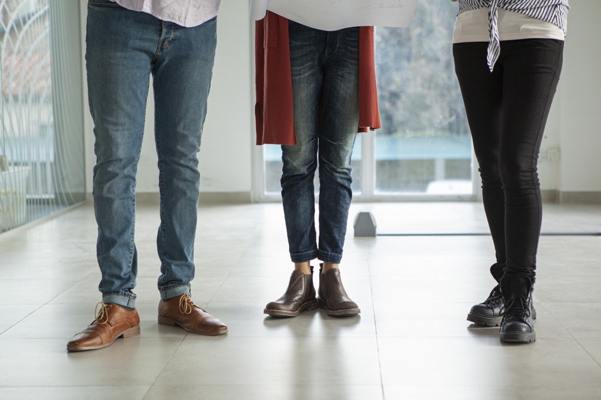10 Body Language Signs That Mean Someone Is Lying