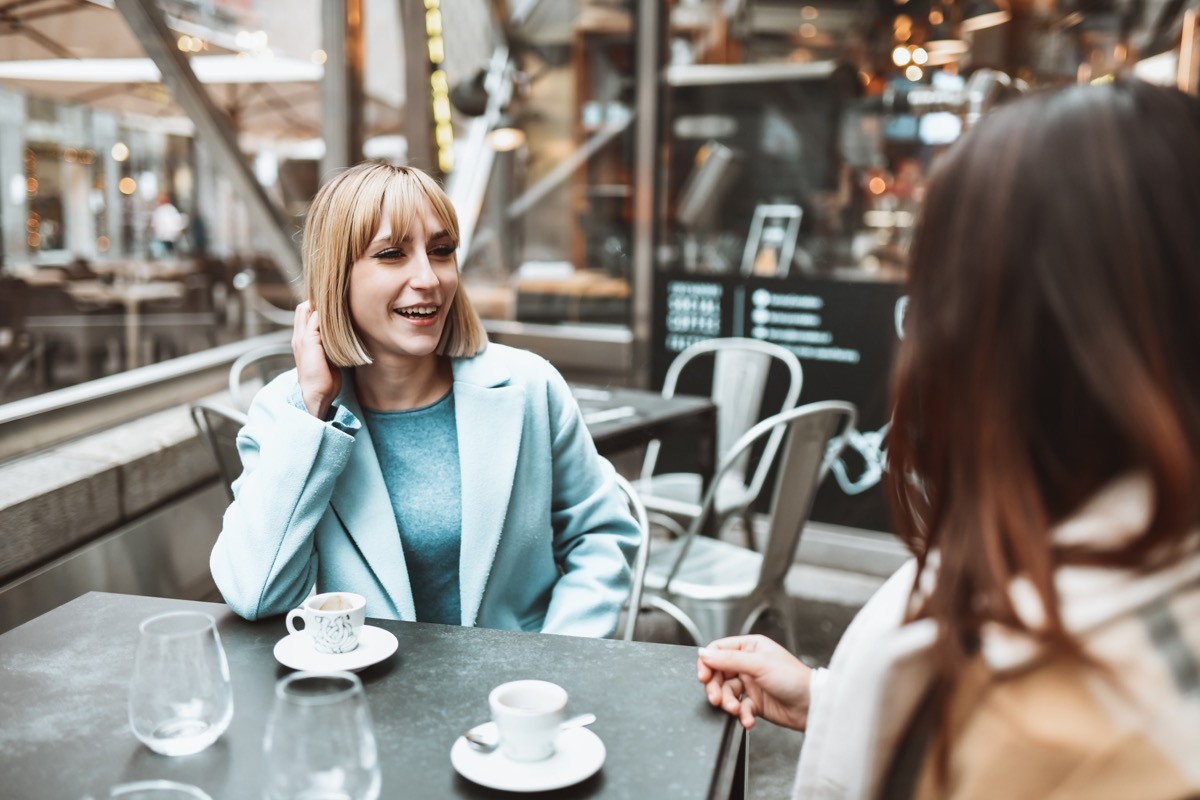 10 Body Language Signs That Mean Someone Is Lying