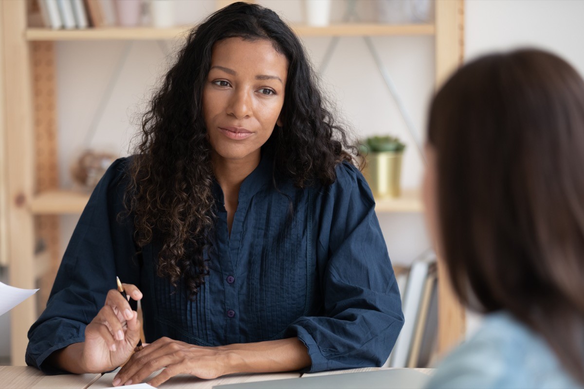 10 Body Language Signs That Mean Someone Is Lying
