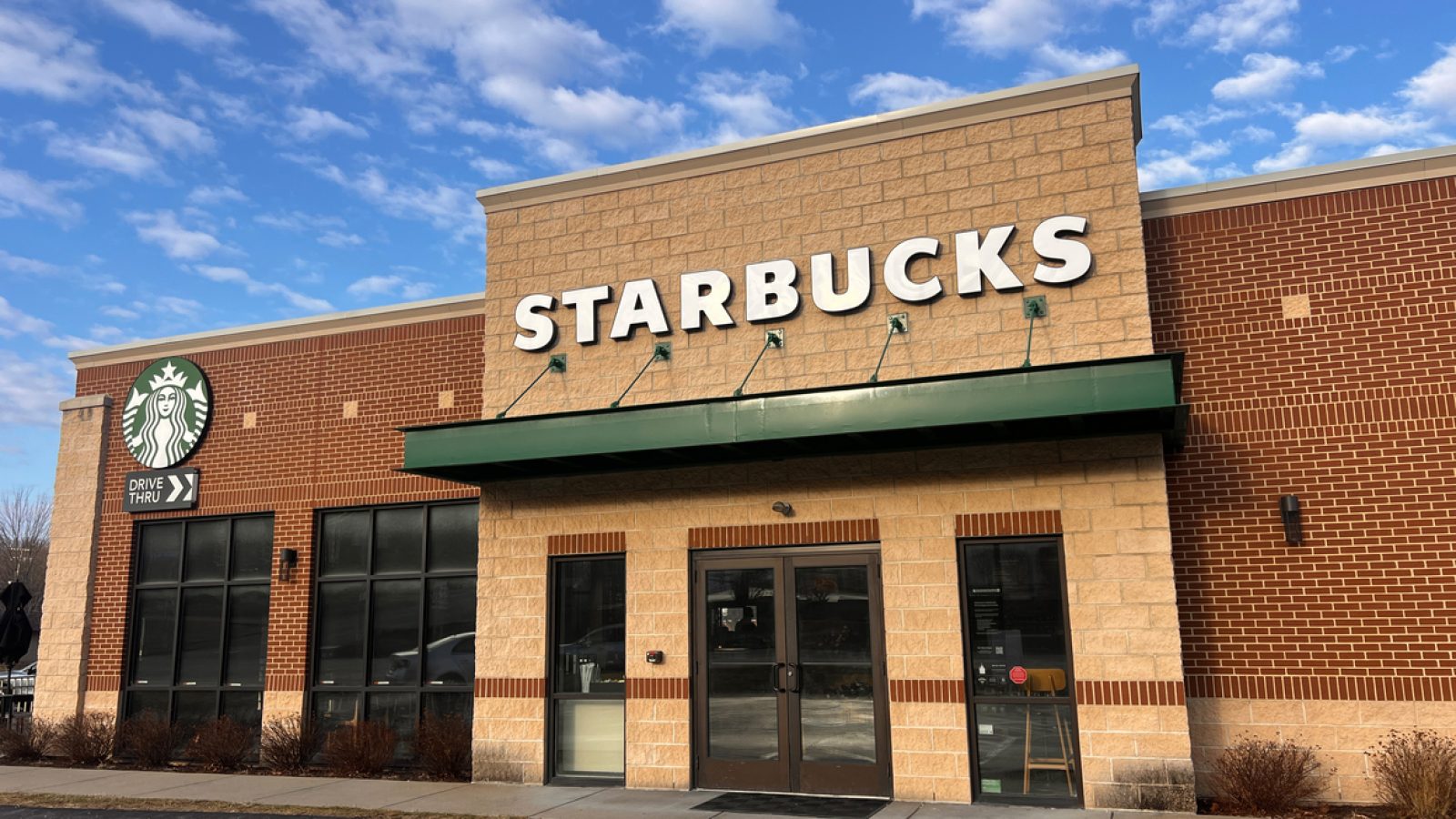 Starbucks Is Closing 400 Stores This Weekend — Best Life
